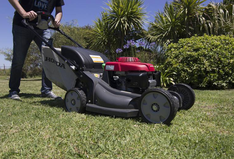 Honda HRX217VKA Review and Guide - Turf&Till